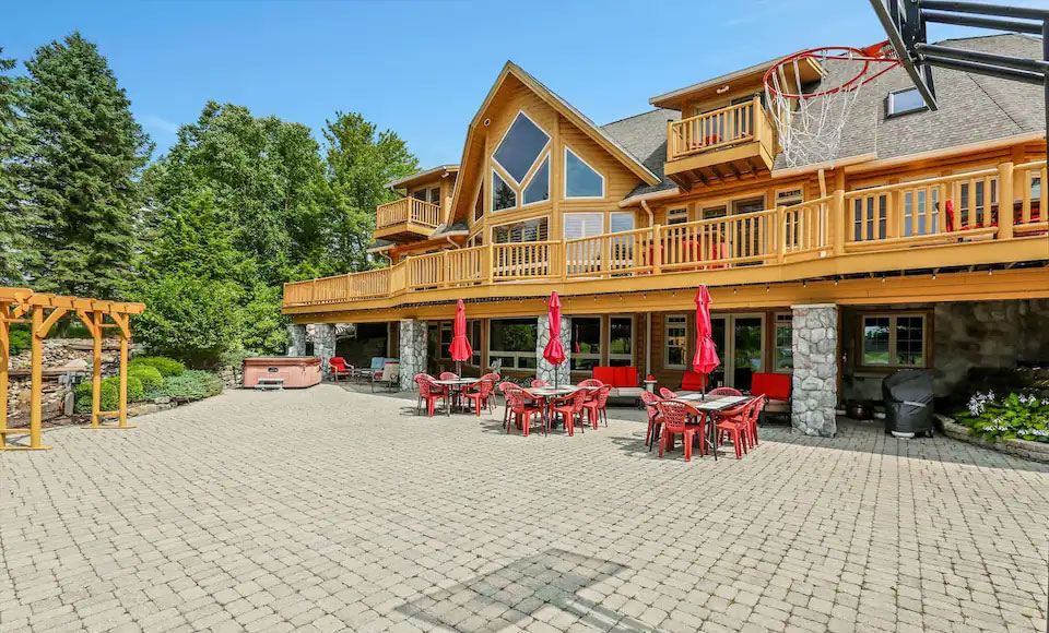 Lodge ~ Perfect for Business Retreats ~ Outstanding Golf &Water Views!