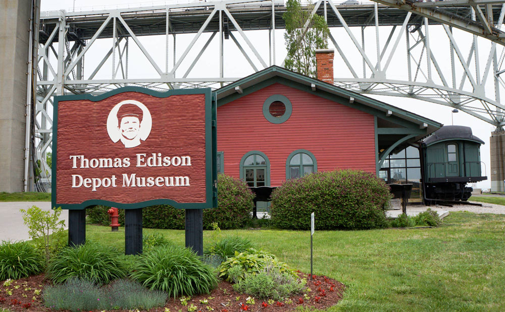 Lodge ~ Perfect for Business Retreats ~ Outstanding Golf &Water Views!